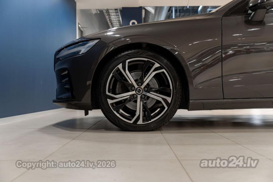 Grey Volvo V60 2024 in Tallinn, with an engine capacity of 2.00 L and mileage of 24 thousand km for 38900 €, photo 18 on AUTOMOTO.COM.LV