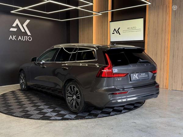 Pelēks Volvo V60 2025 Kauņa, ar dzinēja tilpumu 1.97 L un nobraukumu 14 tūkst. km par 41990 €, foto 8 vietnē AUTOMOTO.COM.LV