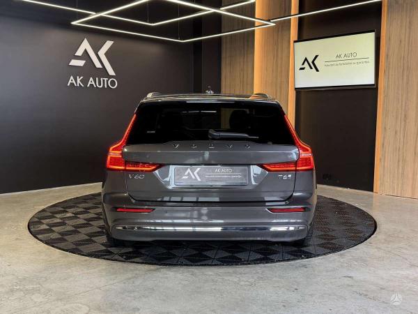 Pelēks Volvo V60 2025 Kauņa, ar dzinēja tilpumu 1.97 L un nobraukumu 14 tūkst. km par 41990 €, foto 10 vietnē AUTOMOTO.COM.LV