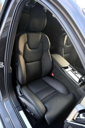 Pelēks Volvo V60 2025 Tallina, ar dzinēja tilpumu 0.00 L un nobraukumu 20 tūkst. km par 44990 €, foto 8 vietnē AUTOMOTO.COM.LV