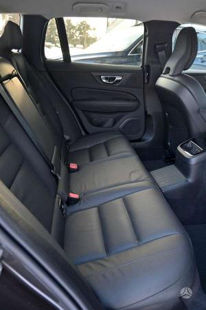 Pelēks Volvo V60 2025 Tallina, ar dzinēja tilpumu 0.00 L un nobraukumu 20 tūkst. km par 44990 €, foto 9 vietnē AUTOMOTO.COM.LV