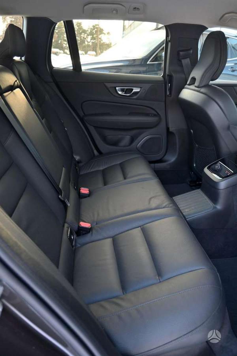 Pelēks Volvo V60 2025 Tallina, ar dzinēja tilpumu 0.00 L un nobraukumu 20 tūkst. km par 44990 €, foto 9 vietnē AUTOMOTO.COM.LV