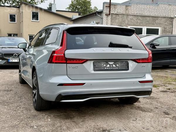 Volvo V60 2025 Rīga vietnē Pelēks Volvo V60 2025 Rīga, ar dzinēja tilpumu 2.00 L un nobraukumu 0 tūkst. km par 33500 €, foto 5 vietnē AUTOMOTO.COM.LV