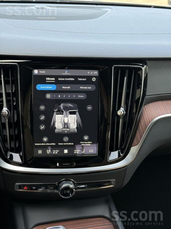 Volvo V60 2025 Rīga vietnē Pelēks Volvo V60 2025 Rīga, ar dzinēja tilpumu 2.00 L un nobraukumu 0 tūkst. km par 33500 €, foto 8 vietnē AUTOMOTO.COM.LV