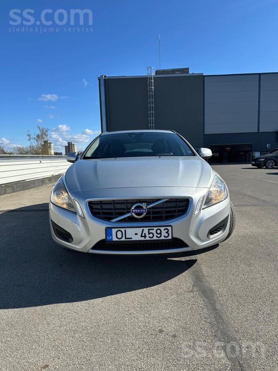 Volvo V60 2012 Rīga, ar dzinēja tilpumu 1.60 L un nobraukumu 292 tūkst. km par 5199 €, foto 3 vietnē AUTOMOTO.COM.LV