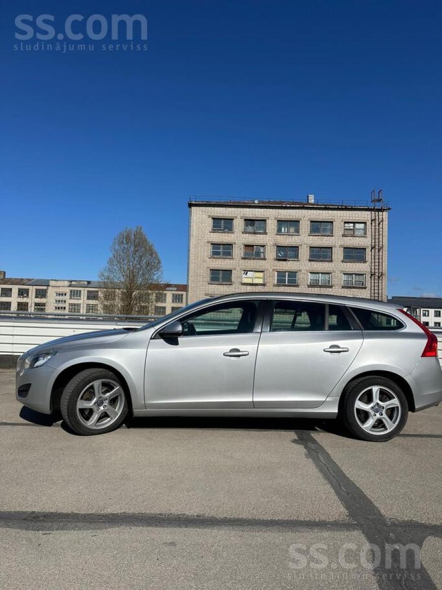 Volvo V60 2012 Rīga, ar dzinēja tilpumu 1.60 L un nobraukumu 292 tūkst. km par 5199 €, foto 4 vietnē AUTOMOTO.COM.LV