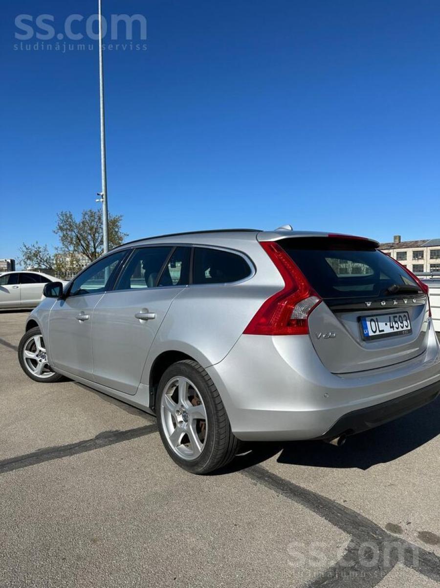 Volvo V60 2012 Rīga, ar dzinēja tilpumu 1.60 L un nobraukumu 292 tūkst. km par 5199 €, foto 5 vietnē AUTOMOTO.COM.LV