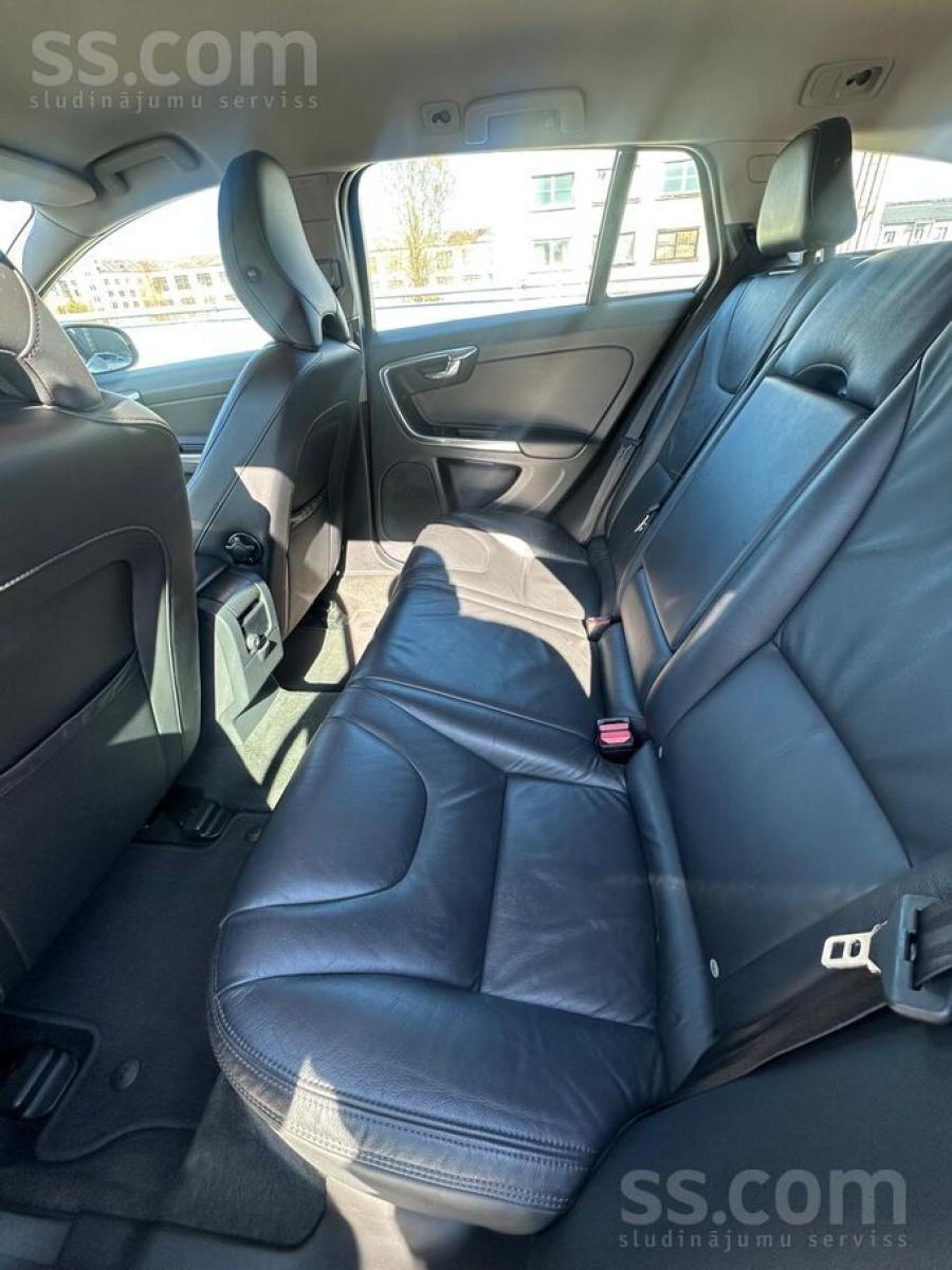 Volvo V60 2012 Rīga, ar dzinēja tilpumu 1.60 L un nobraukumu 292 tūkst. km par 5199 €, foto 10 vietnē AUTOMOTO.COM.LV