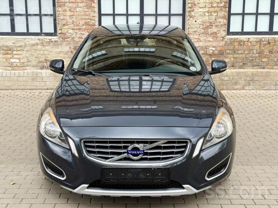 Volvo V60 2012 in Riga, with an engine capacity of 2.00 L and mileage of 280 thousand km for 6480 €, photo 3 on AUTOMOTO.COM.LV
