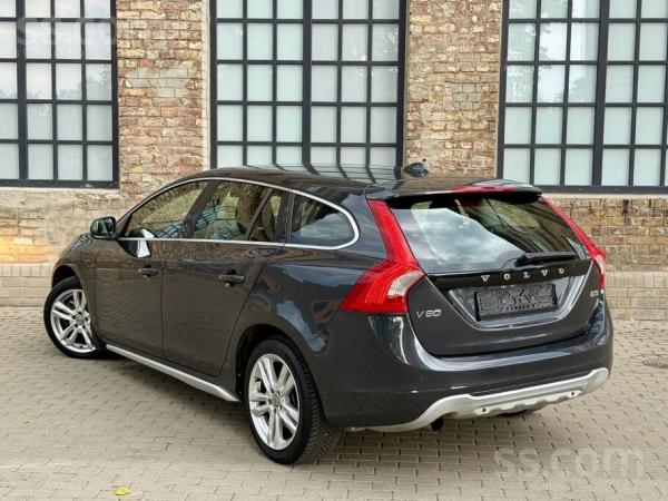 Volvo V60 2012 Rīga, ar dzinēja tilpumu 2.00 L un nobraukumu 280 tūkst. km par 6480 €, foto 4 vietnē AUTOMOTO.COM.LV