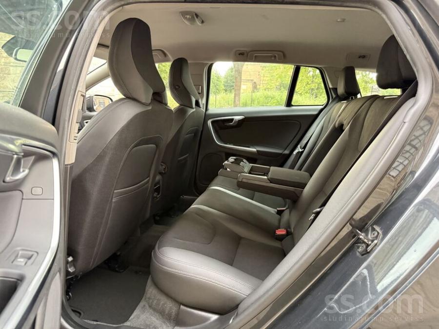 Volvo V60 2012 in Riga, with an engine capacity of 2.00 L and mileage of 280 thousand km for 6480 €, photo 13 on AUTOMOTO.COM.LV