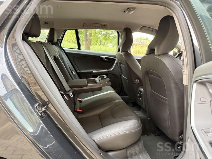 Volvo V60 2012 in Riga, with an engine capacity of 2.00 L and mileage of 280 thousand km for 6480 €, photo 15 on AUTOMOTO.COM.LV