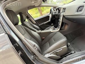 Volvo V60 2012 in Riga, with an engine capacity of 2.00 L and mileage of 280 thousand km for 6480 €, photo 16 on AUTOMOTO.COM.LV