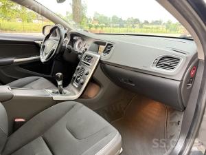 Volvo V60 2012 in Riga, with an engine capacity of 2.00 L and mileage of 280 thousand km for 6480 €, photo 17 on AUTOMOTO.COM.LV