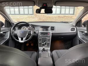 Volvo V60 2012 in Riga, with an engine capacity of 2.00 L and mileage of 280 thousand km for 6480 €, photo 18 on AUTOMOTO.COM.LV