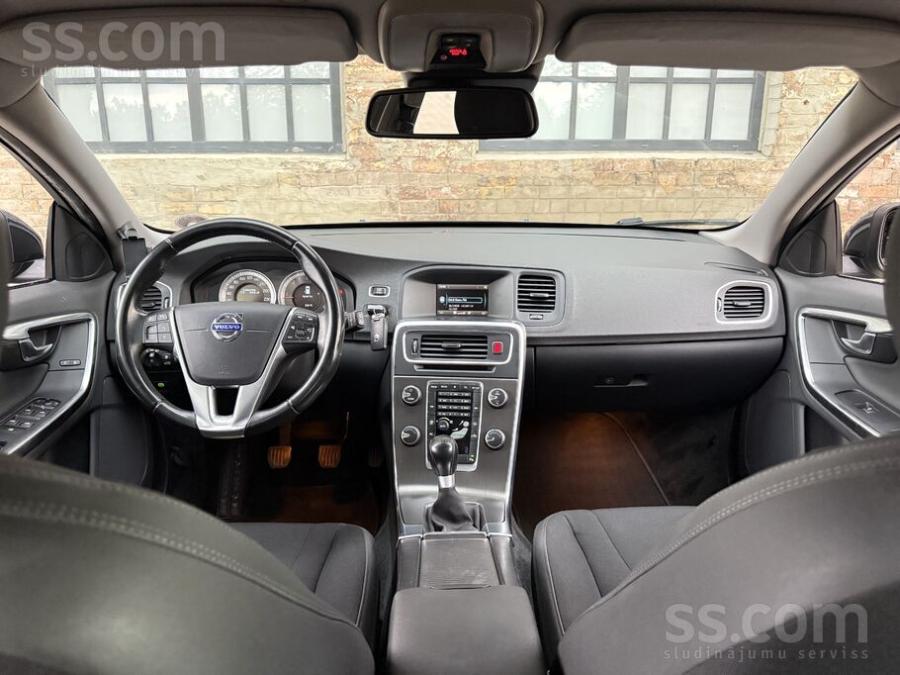 Volvo V60 2012 in Riga, with an engine capacity of 2.00 L and mileage of 280 thousand km for 6480 €, photo 18 on AUTOMOTO.COM.LV