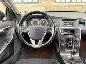 Volvo V60 2012 in Riga, with an engine capacity of 2.00 L and mileage of 280 thousand km for 6480 €, photo 19 on AUTOMOTO.COM.LV