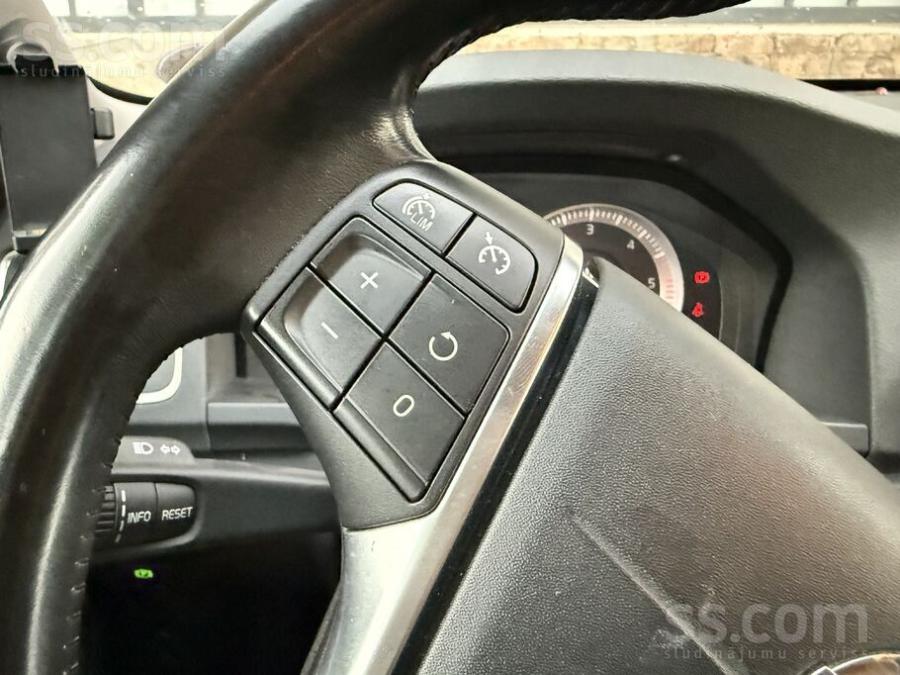 Volvo V60 2012 in Riga, with an engine capacity of 2.00 L and mileage of 280 thousand km for 6480 €, photo 20 on AUTOMOTO.COM.LV