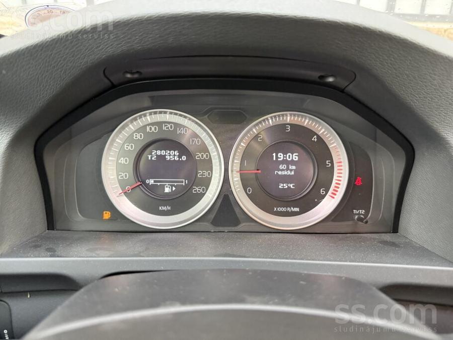 Volvo V60 2012 in Riga, with an engine capacity of 2.00 L and mileage of 280 thousand km for 6480 €, photo 22 on AUTOMOTO.COM.LV