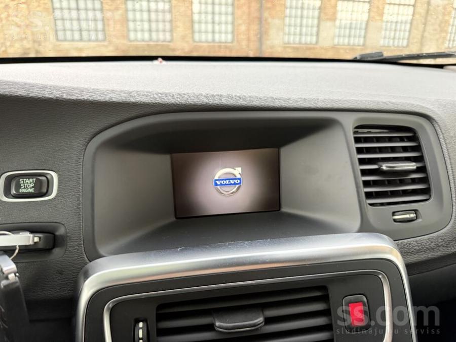 Volvo V60 2012 in Riga, with an engine capacity of 2.00 L and mileage of 280 thousand km for 6480 €, photo 24 on AUTOMOTO.COM.LV