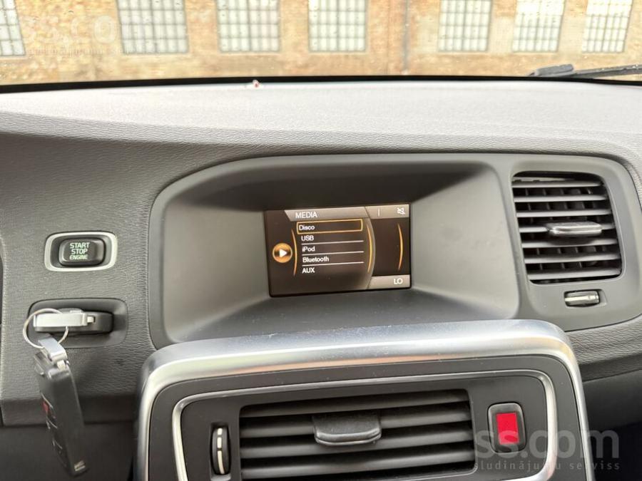 Volvo V60 2012 in Riga, with an engine capacity of 2.00 L and mileage of 280 thousand km for 6480 €, photo 25 on AUTOMOTO.COM.LV