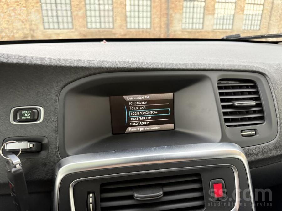 Volvo V60 2012 in Riga, with an engine capacity of 2.00 L and mileage of 280 thousand km for 6480 €, photo 26 on AUTOMOTO.COM.LV