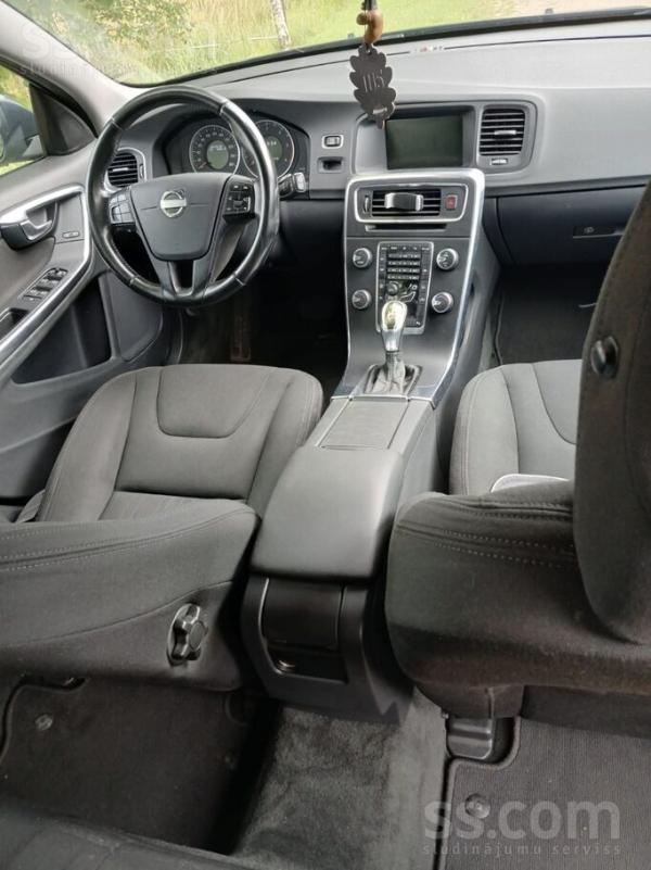 Volvo V60 2012 in Tukums, with an engine capacity of 1.60 L and mileage of 248 thousand km for 5300 €, photo 7 on AUTOMOTO.COM.LV