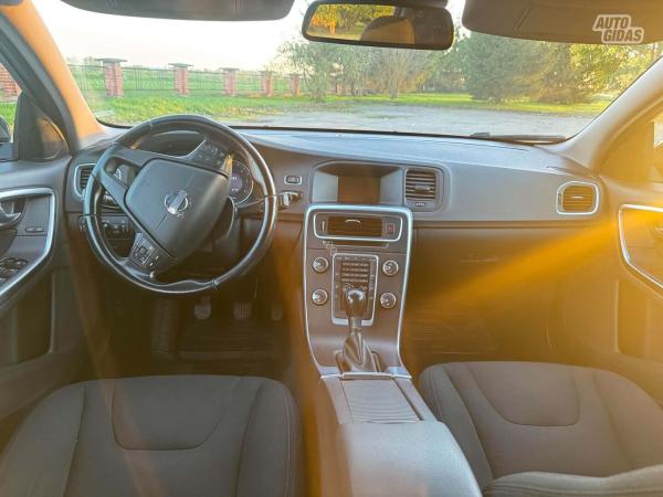 Volvo V60 2013 Joniškis, ar dzinēja tilpumu 1.60 L un nobraukumu 230 tūkst. km par 5000 €, foto 9 vietnē AUTOMOTO.COM.LV