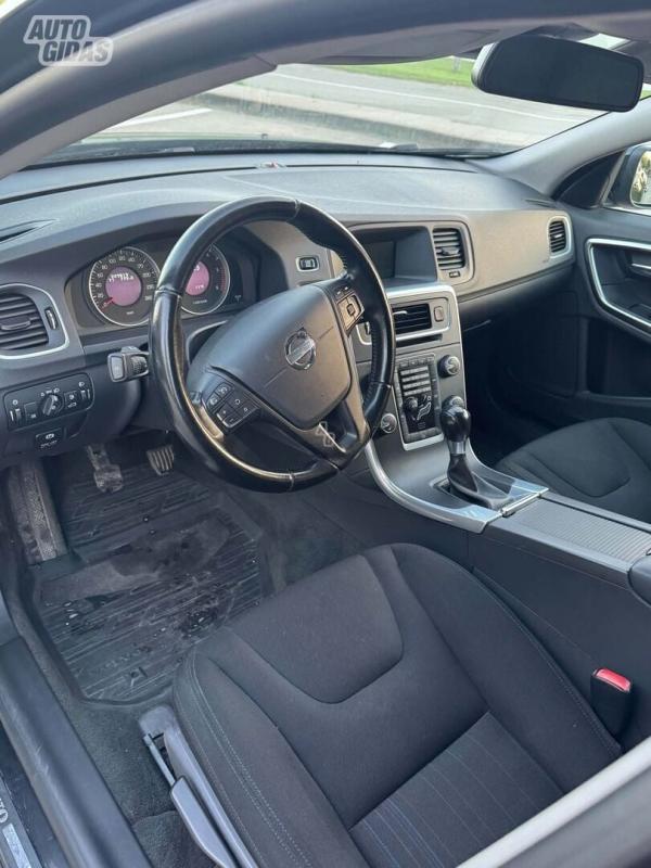Volvo V60 2013 Joniškis, ar dzinēja tilpumu 1.60 L un nobraukumu 230 tūkst. km par 5000 €, foto 10 vietnē AUTOMOTO.COM.LV