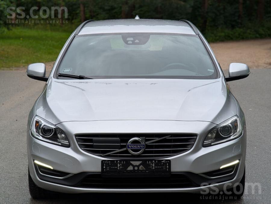 Volvo V60 2014 in Jurmala, with an engine capacity of 2.00 L and mileage of 0 thousand km for 7990 €, photo 5 on AUTOMOTO.COM.LV