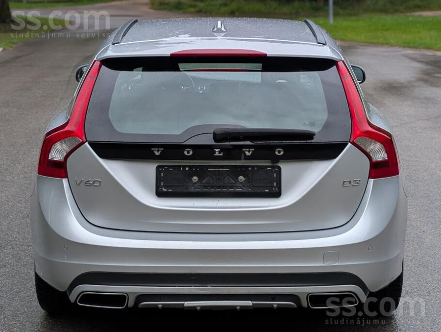 Volvo V60 2014 in Jurmala, with an engine capacity of 2.00 L and mileage of 0 thousand km for 7990 €, photo 7 on AUTOMOTO.COM.LV