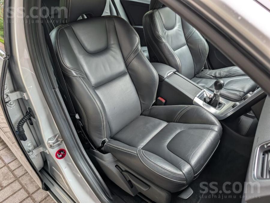 Volvo V60 2014 in Jurmala, with an engine capacity of 2.00 L and mileage of 0 thousand km for 7990 €, photo 16 on AUTOMOTO.COM.LV