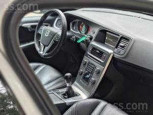 Volvo V60 2014 in Jurmala, with an engine capacity of 2.00 L and mileage of 0 thousand km for 7990 €, photo 17 on AUTOMOTO.COM.LV