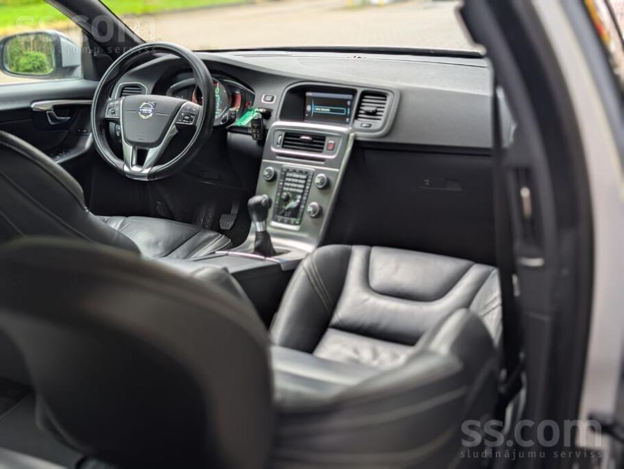 Volvo V60 2014 in Jurmala, with an engine capacity of 2.00 L and mileage of 0 thousand km for 7990 €, photo 18 on AUTOMOTO.COM.LV