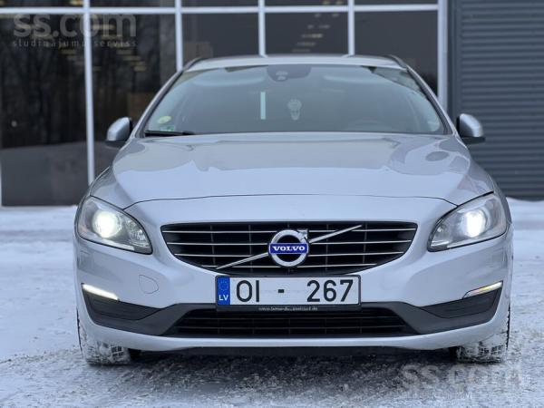 Volvo V60 2014 in Jekabpils, with an engine capacity of 2.00 L and mileage of 286 thousand km for 6990 €, photo 4 on AUTOMOTO.COM.LV