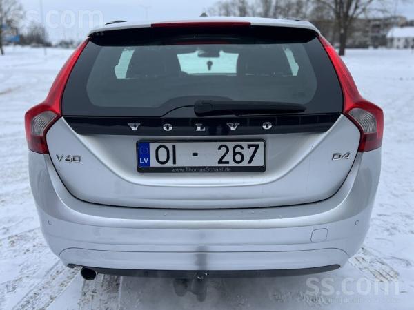 Volvo V60 2014 in Jekabpils, with an engine capacity of 2.00 L and mileage of 286 thousand km for 6990 €, photo 6 on AUTOMOTO.COM.LV