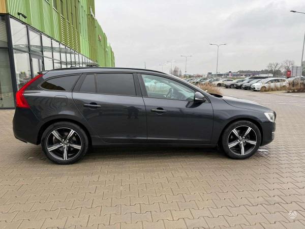 Volvo V60 2015 Viļņa, ar dzinēja tilpumu 1.60 L un nobraukumu 266 tūkst. km par 6950 €, foto 8 vietnē AUTOMOTO.COM.LV
