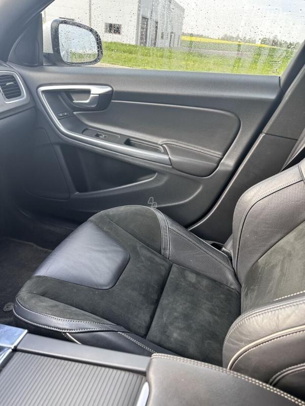 Volvo V60 2015 Marijampole, ar dzinēja tilpumu 2.00 L un nobraukumu 327 tūkst. km par 6500 €, foto 10 vietnē AUTOMOTO.COM.LV
