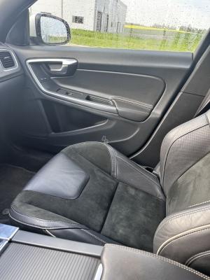 Volvo V60 2015 in Marijampole, with an engine capacity of 2.00 L and mileage of 327 thousand km for 6500 €, photo 11 on AUTOMOTO.COM.LV