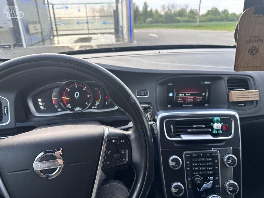 Volvo V60 2015 in Marijampole, with an engine capacity of 2.00 L and mileage of 327 thousand km for 6500 €, photo 16 on AUTOMOTO.COM.LV