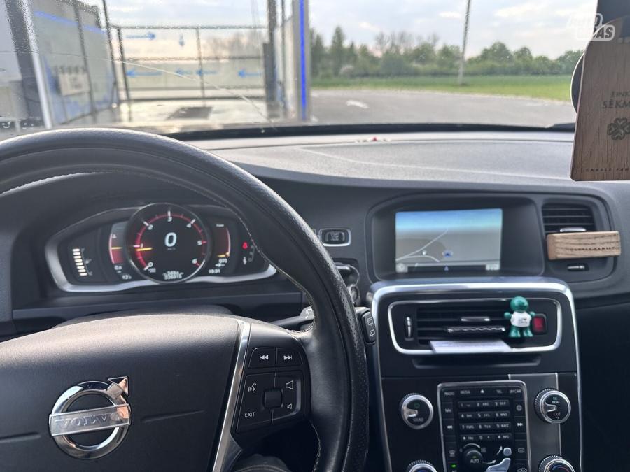 Volvo V60 2015 in Marijampole, with an engine capacity of 2.00 L and mileage of 327 thousand km for 6500 €, photo 17 on AUTOMOTO.COM.LV