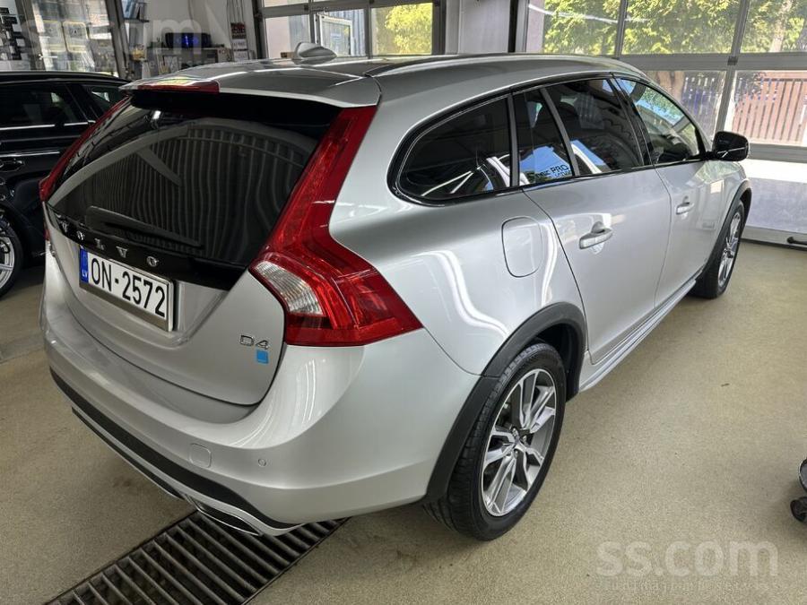 Volvo V60 2016 in Jurmala, with an engine capacity of 2.00 L and mileage of 186 thousand km for 11990 €, photo 5 on AUTOMOTO.COM.LV