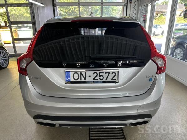 Volvo V60 2016 in Jurmala, with an engine capacity of 2.00 L and mileage of 186 thousand km for 11990 €, photo 5 on AUTOMOTO.COM.LV