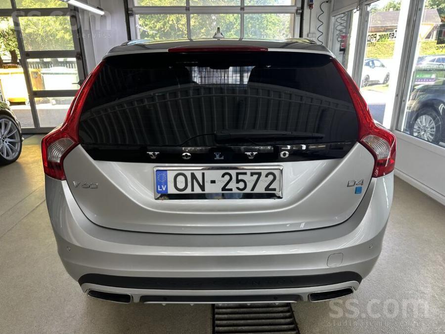 Volvo V60 2016 in Jurmala, with an engine capacity of 2.00 L and mileage of 186 thousand km for 11990 €, photo 6 on AUTOMOTO.COM.LV