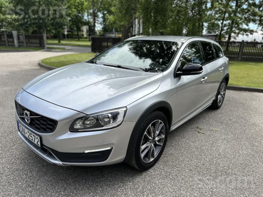 Volvo V60 2016 in Jurmala, with an engine capacity of 2.00 L and mileage of 186 thousand km for 11990 €, photo 7 on AUTOMOTO.COM.LV