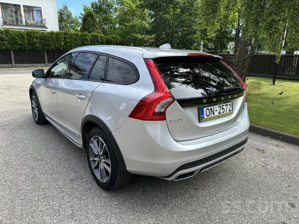Volvo V60 2016 in Jurmala, with an engine capacity of 2.00 L and mileage of 186 thousand km for 11990 €, photo 8 on AUTOMOTO.COM.LV