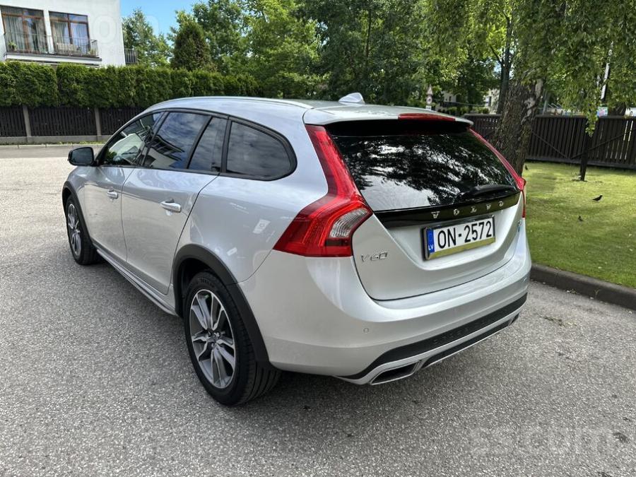 Volvo V60 2016 in Jurmala, with an engine capacity of 2.00 L and mileage of 186 thousand km for 11990 €, photo 9 on AUTOMOTO.COM.LV
