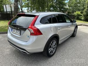 Volvo V60 2016 in Jurmala, with an engine capacity of 2.00 L and mileage of 186 thousand km for 11990 €, photo 10 on AUTOMOTO.COM.LV