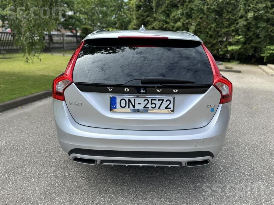 Volvo V60 2016 in Jurmala, with an engine capacity of 2.00 L and mileage of 186 thousand km for 11990 €, photo 12 on AUTOMOTO.COM.LV