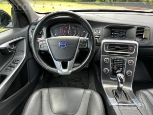 Volvo V60 2016 in Jurmala, with an engine capacity of 2.00 L and mileage of 186 thousand km for 11990 €, photo 17 on AUTOMOTO.COM.LV